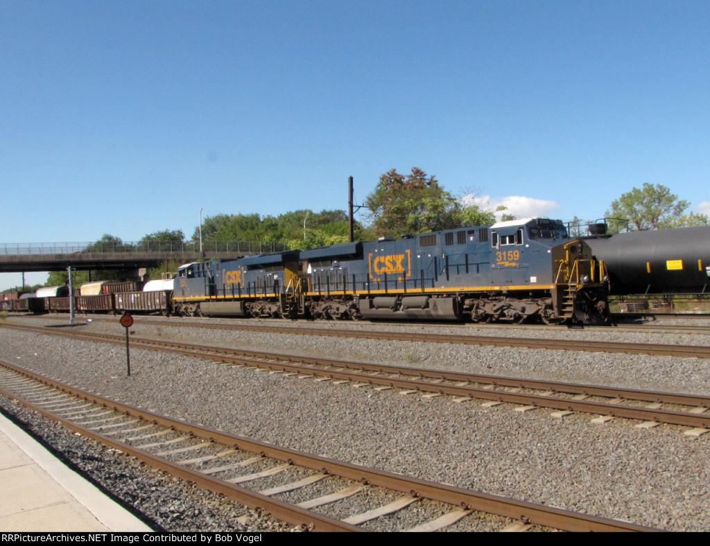 CSX 3159 and 3043